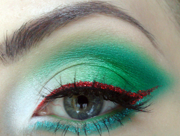 Italian Flag Inspired! step by step on my blog: http://www.staceymakeup ...