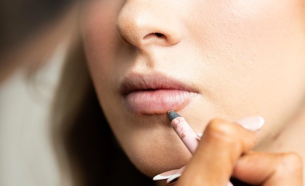3 TikTok-Approved Lip Liner Hacks To Take You From Day to Night ...