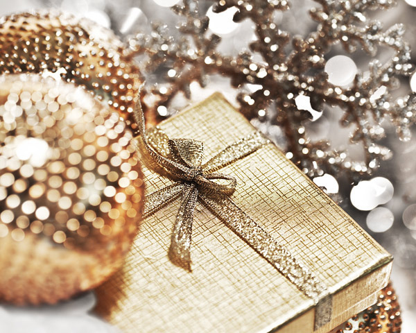 Best Holiday Beauty Freebies | Beautylish