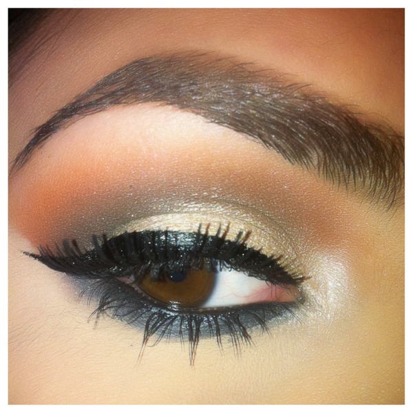 Photos with Stila In The Know Eye Shadow Palette | Beautylish