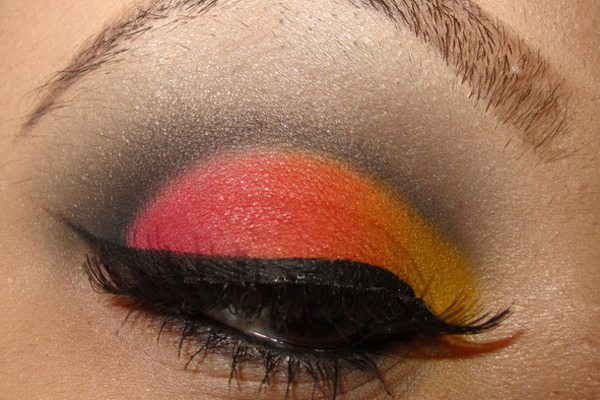 How To: Cut a Crease | Beautylish