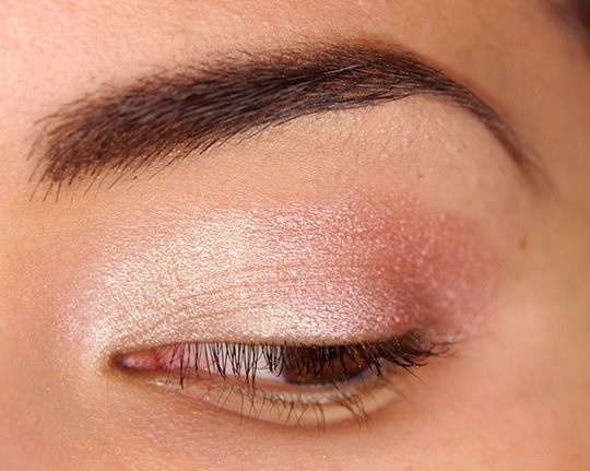 How to apply cream eyeshadow? | Beautylish