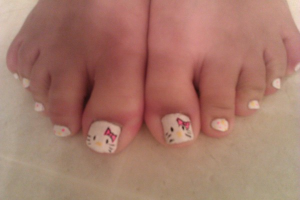 Hello Kitty Toenails | Linda R.'s (lindarose) Photo | Beautylish