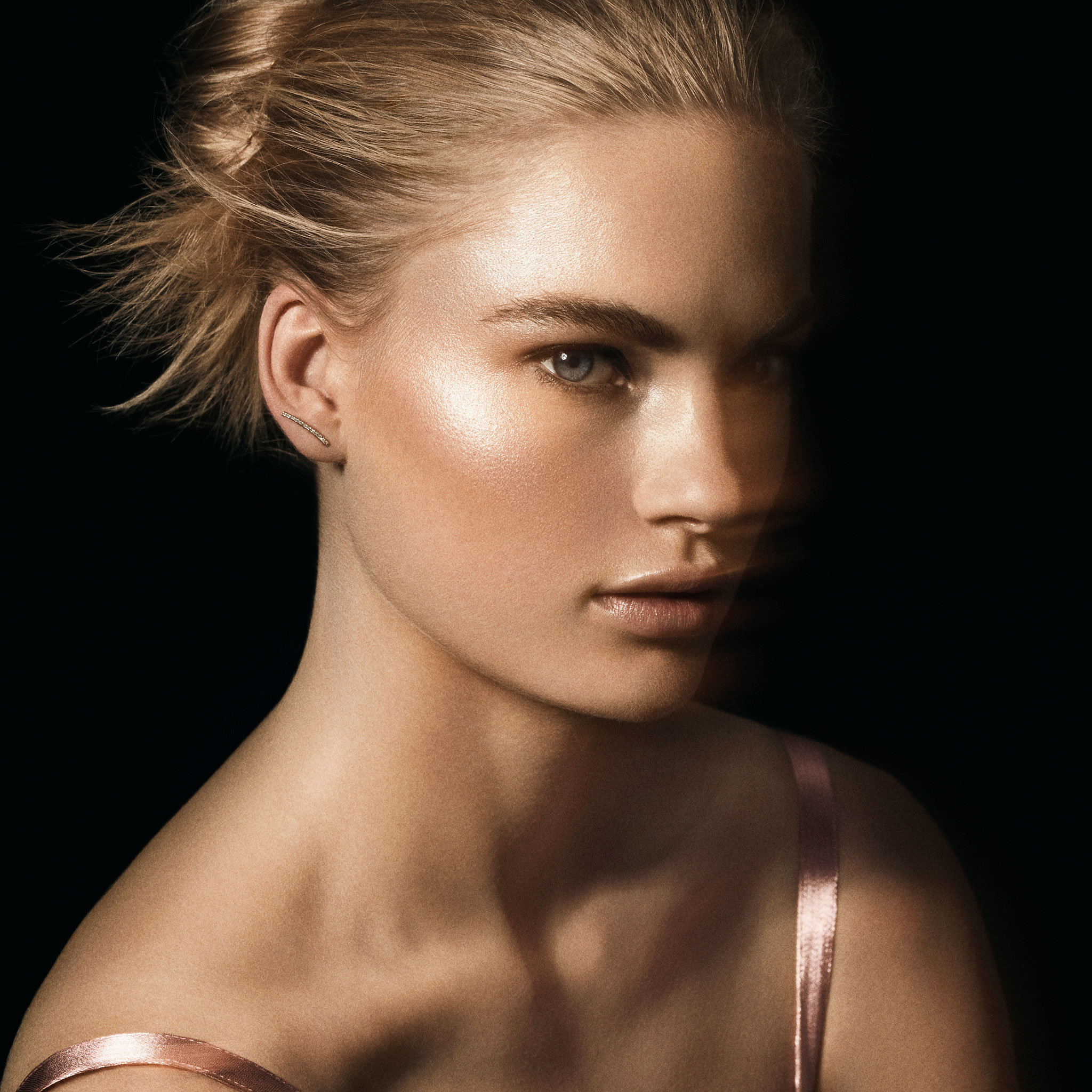 Hourglass - Vanish Flash Highlighting Stick | Beautylish